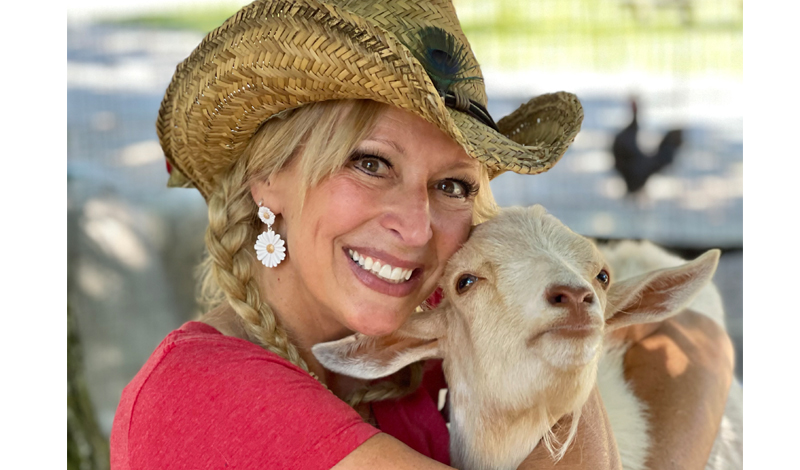Laurie Zaleski: Her Life at the ‘Funny Farm’ with 600 Rescue Animals ... Laurie Zaleski: Her Life at the ‘Funny Farm’ with 600 Rescue Animals ...