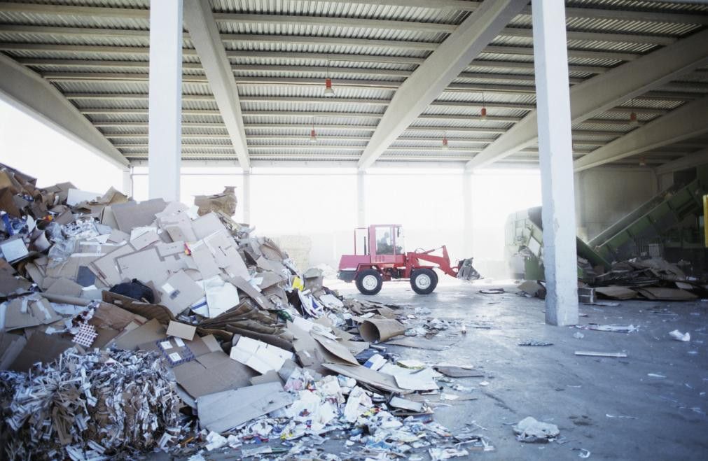 How to Reduce Paper Waste in Industrial Facilities